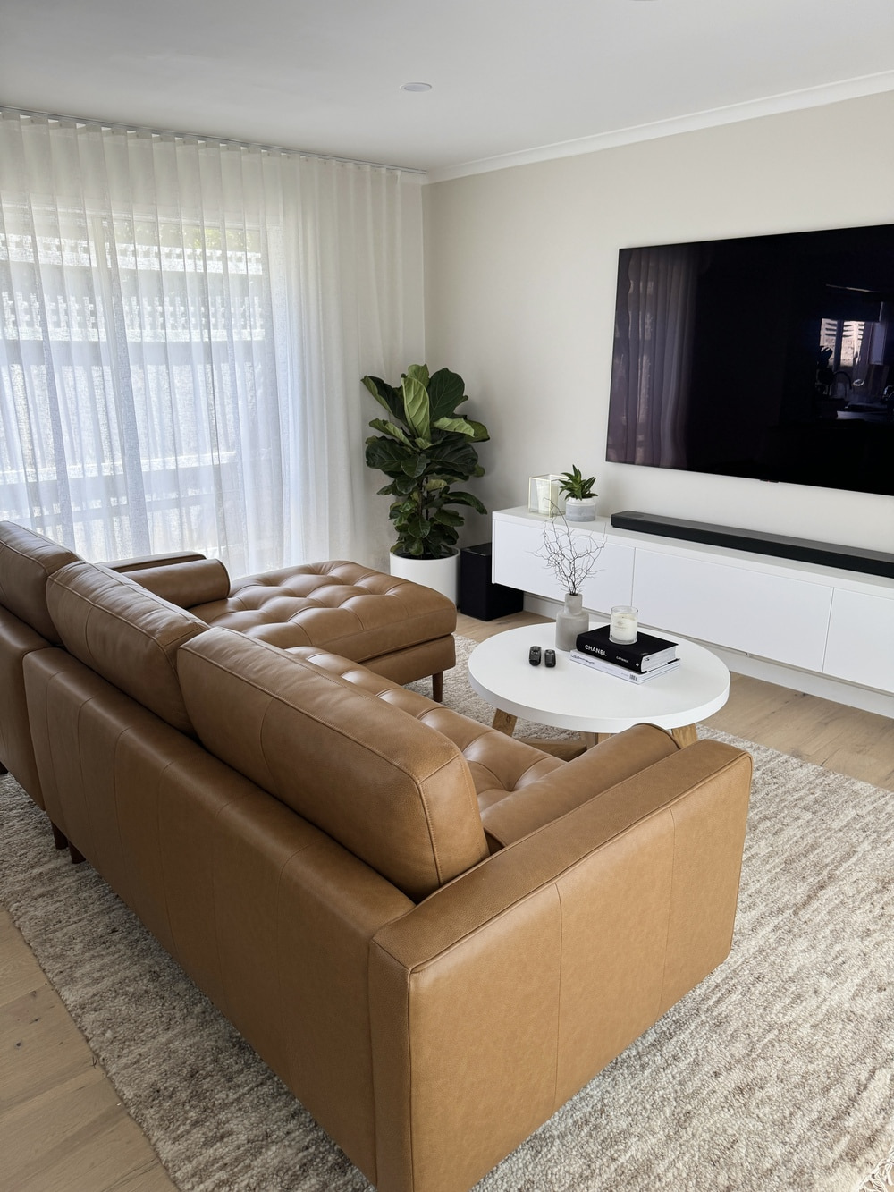 6 Color Palettes That Match With Your Brown Leather Sofa | Castlery US