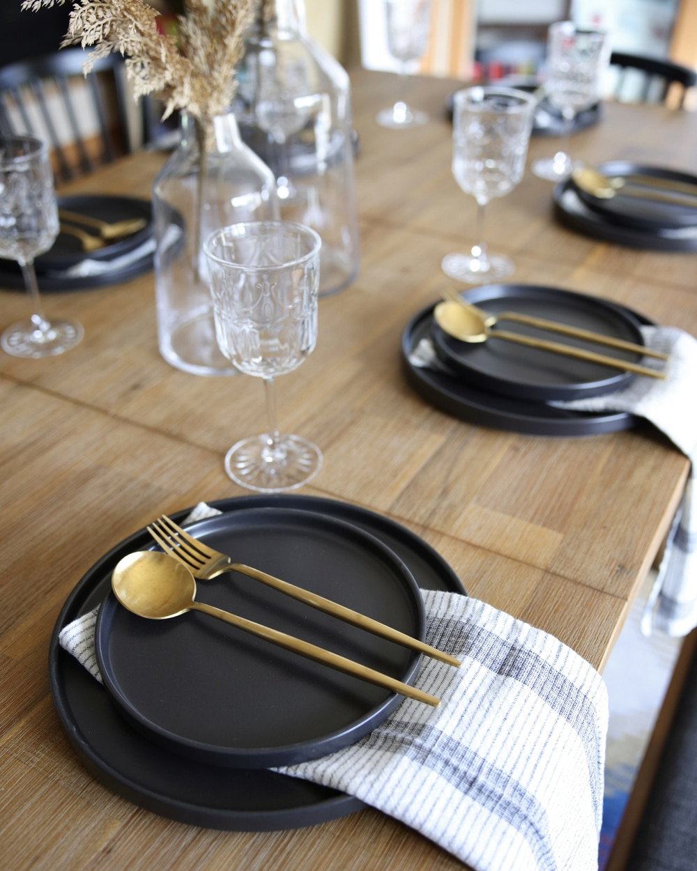 What is Acacia Wood? | Castlery UK