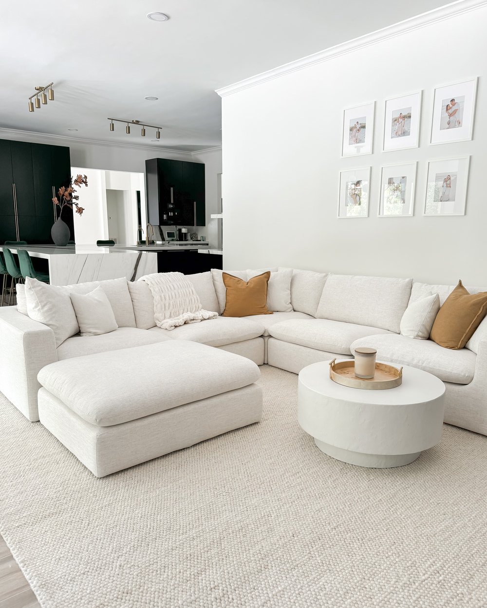 8 Tips on Asymmetrical Balance in Interior Design | Castlery US