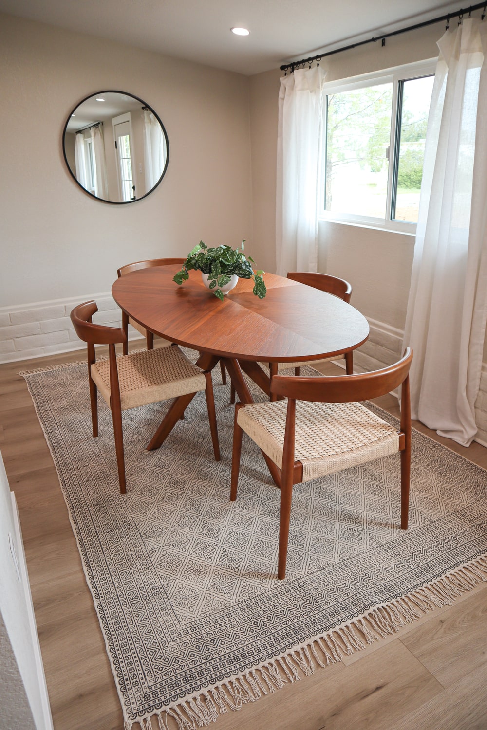 The Best Dining Table Shapes | Castlery US