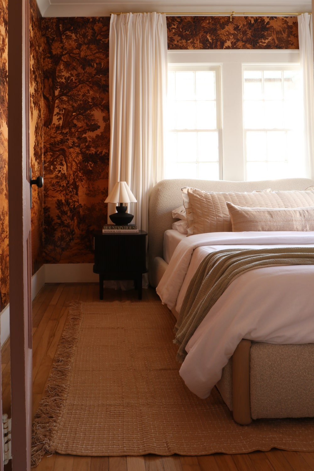 Differences Between a Panel Bed and Platform Bed | Castlery US