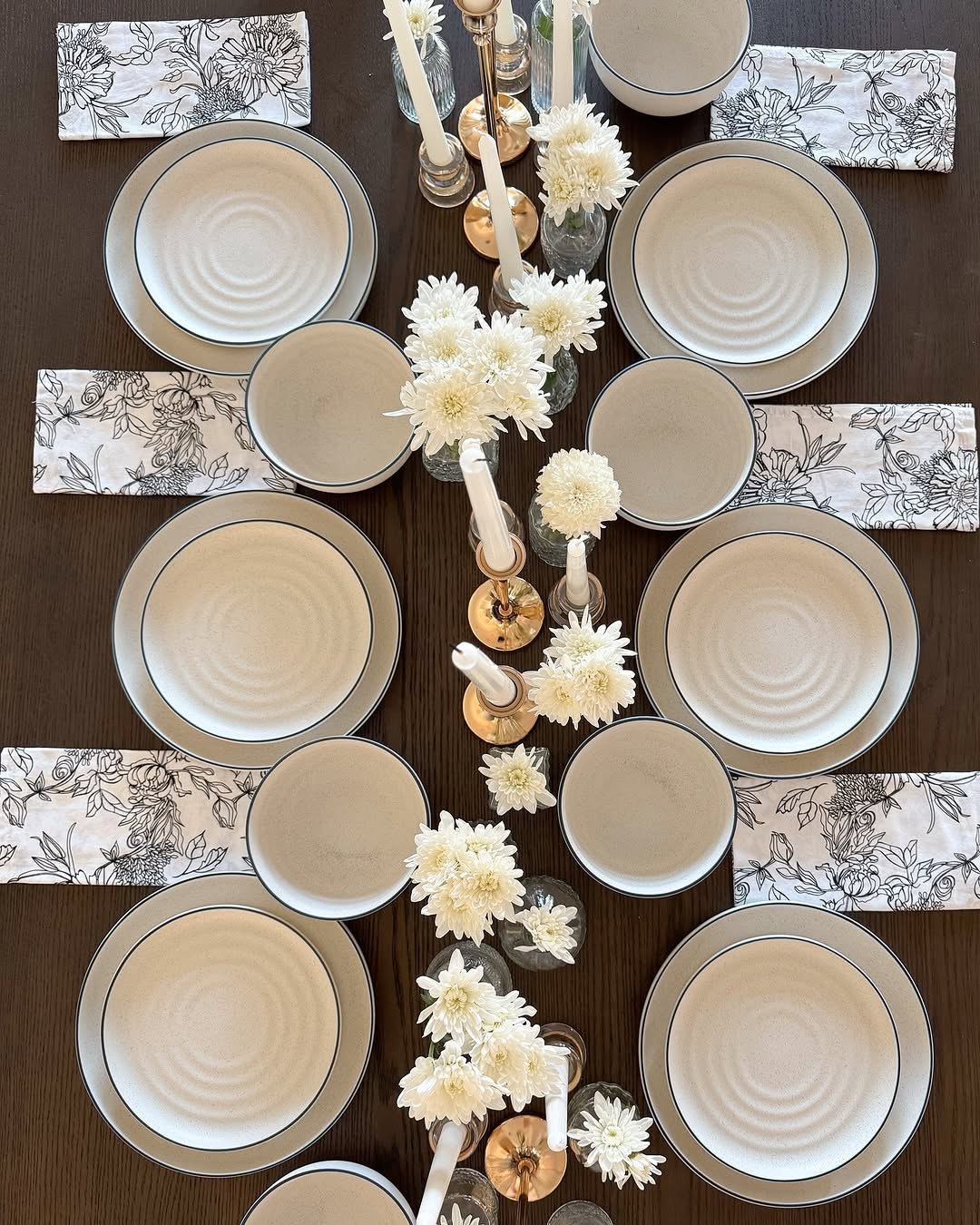 How to Style Round Dining Tables | Castlery US