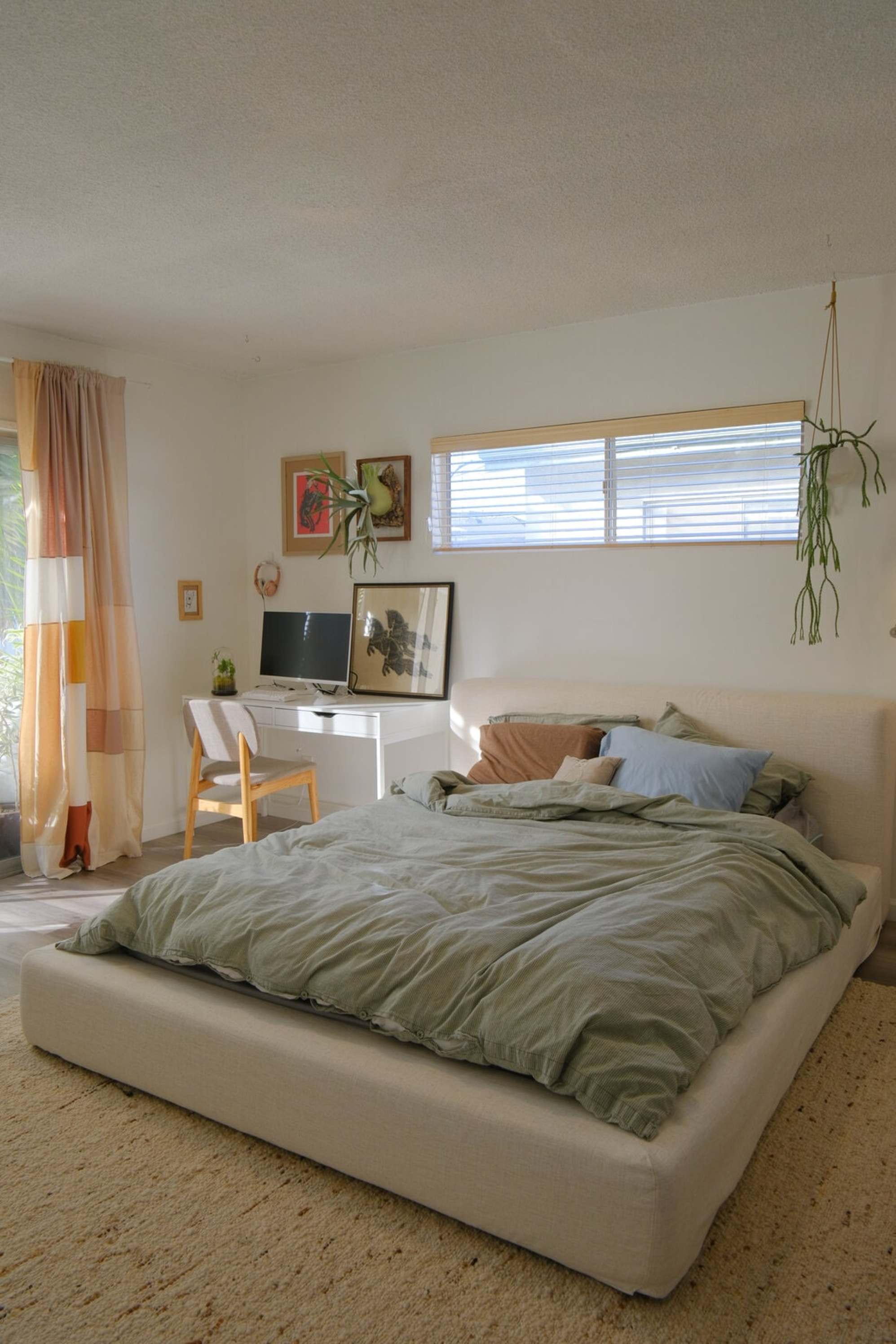 Differences Between a Panel Bed and Platform Bed | Castlery US