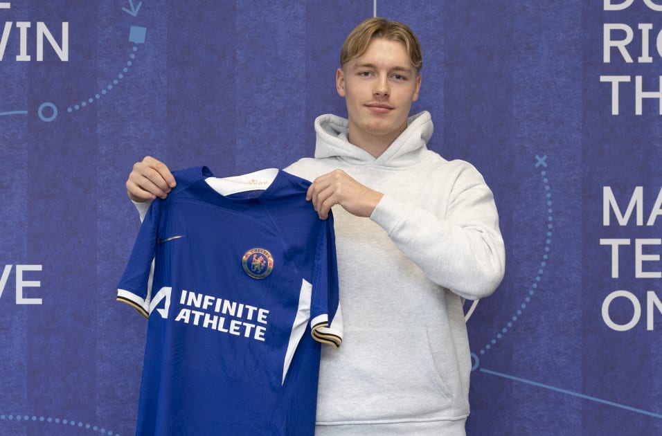 Runham signs professional contract | News | Official Site | Chelsea ...