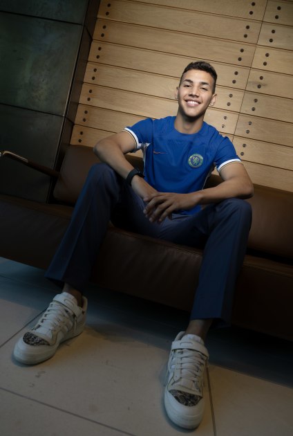 Washington completes Chelsea switch | News | Official Site | Chelsea ...