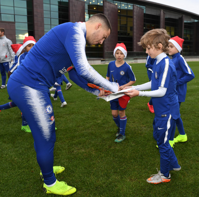 Chelsea Under-8s Meet The Men's Team! | Video | Official Site | Chelsea ...