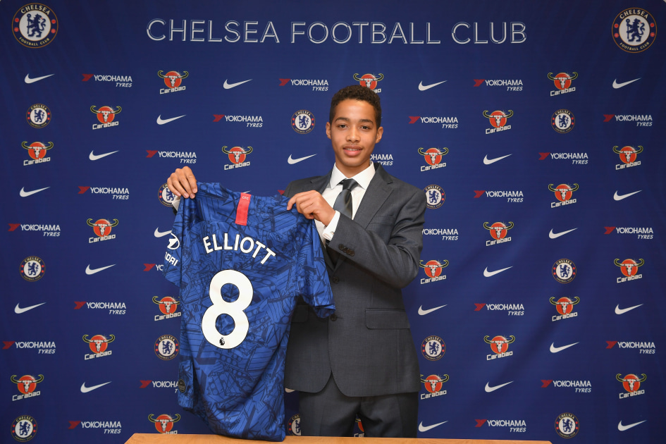 Ben Elliott signs first professional Chelsea contract | Video ...