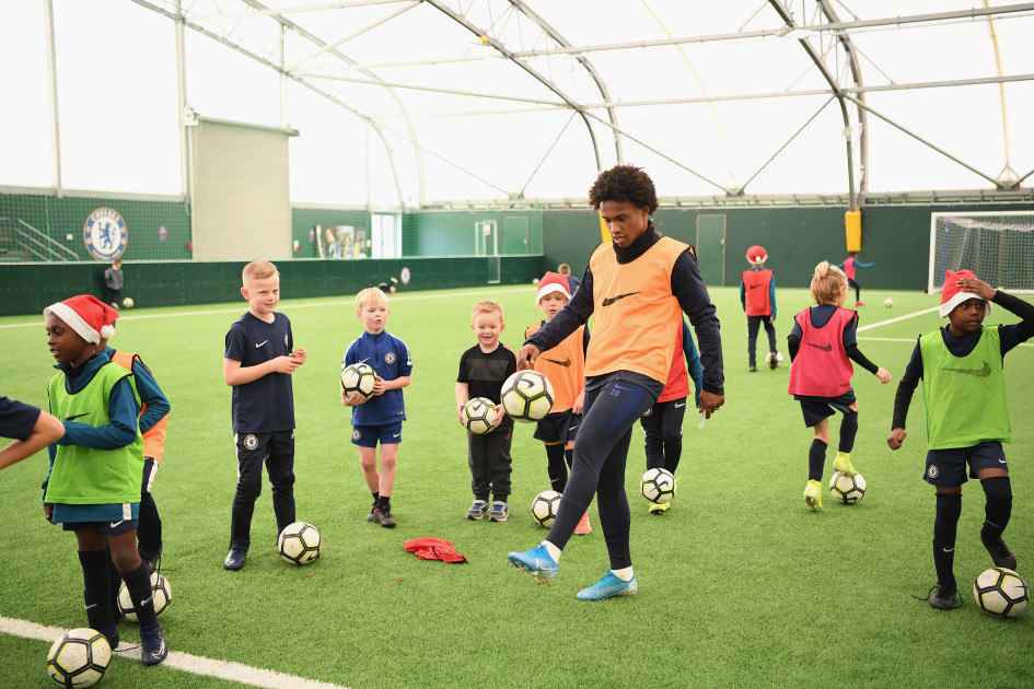 Chelsea Under-8s meet first-team players at Cobham | Video | Official ...