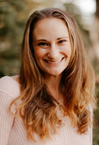 Nicole Landis LMFT is a therapist serving OR.