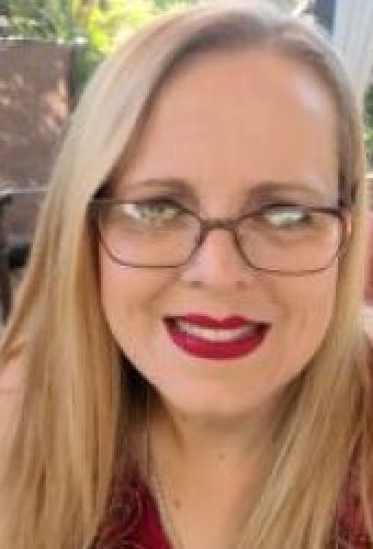 Danielle Ecker LMFT is a therapist serving CA.