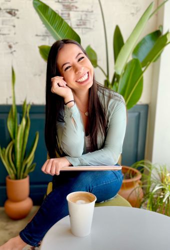 Samara Quintero LMFT is a therapist serving FL.