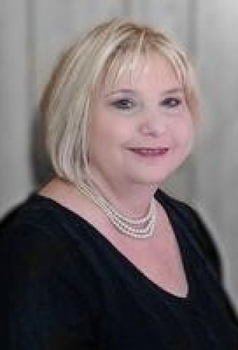 Lora DeLapp LCPC is a therapist serving IL.