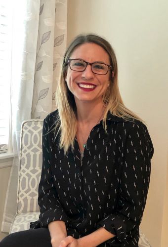 Leanne Arthur-Simmans LCSW is a therapist serving FL.