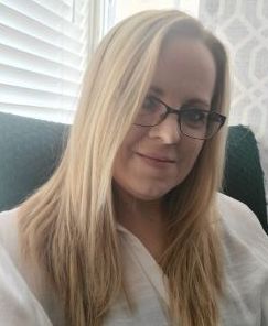 Danielle Ecker LMFT is a therapist serving CA.