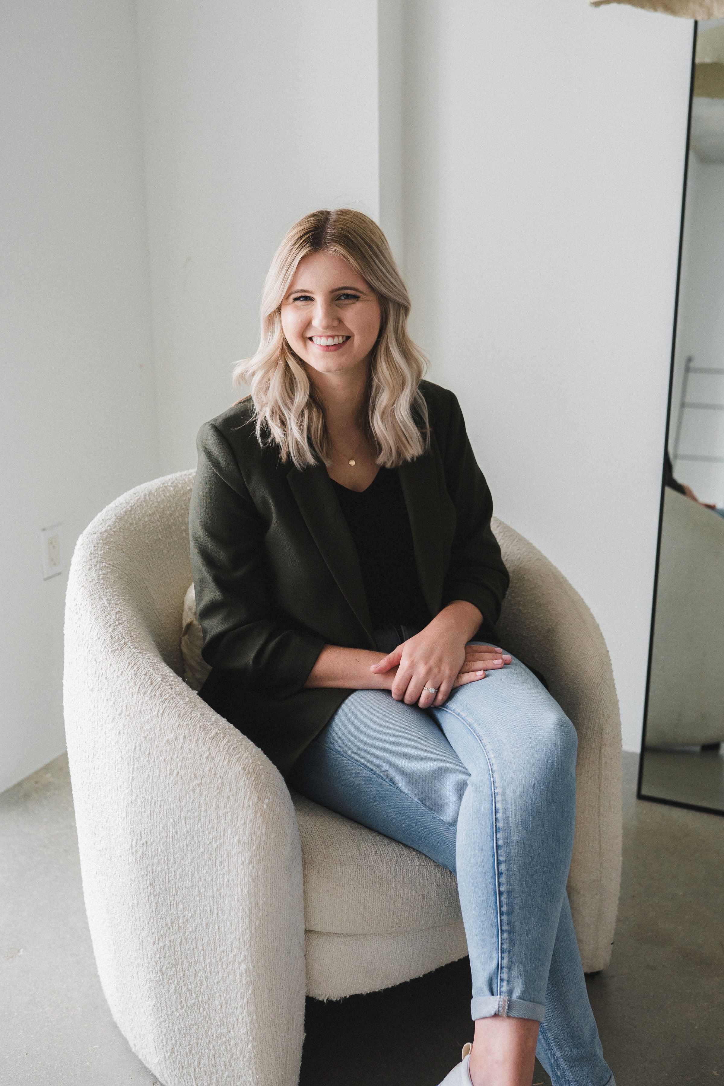 Hannah Mayderry LMHC is a therapist serving FL.