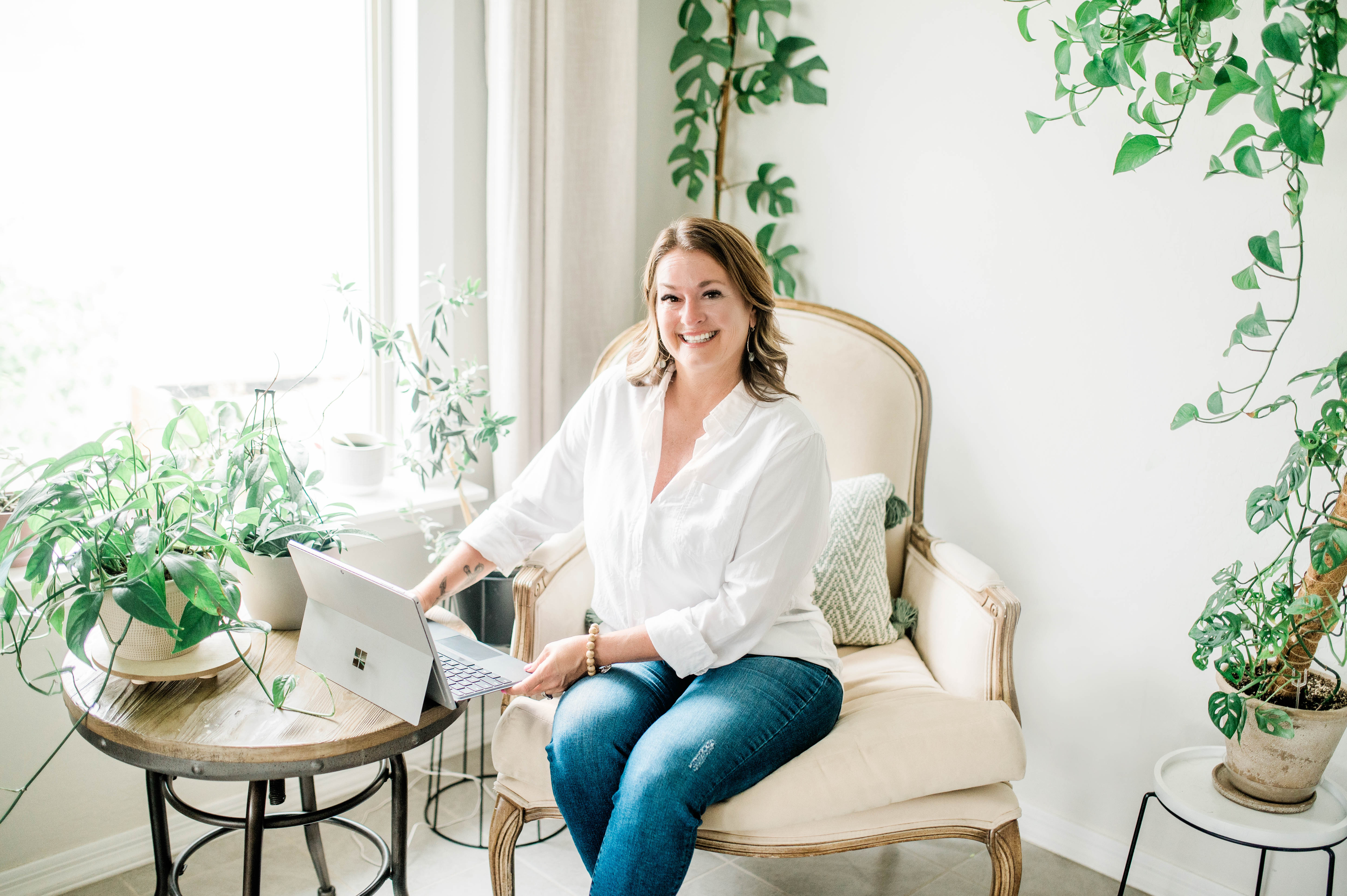 Jessica Adams LMFT is a therapist serving AZ and OR.