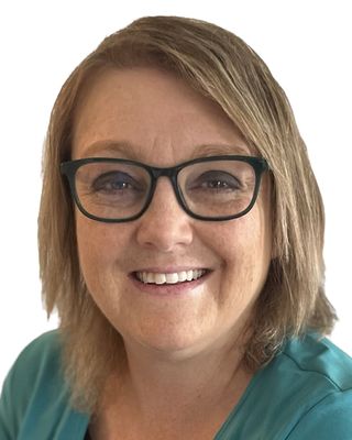 Jennifer Malnar LCSW is a therapist serving IL and NV.