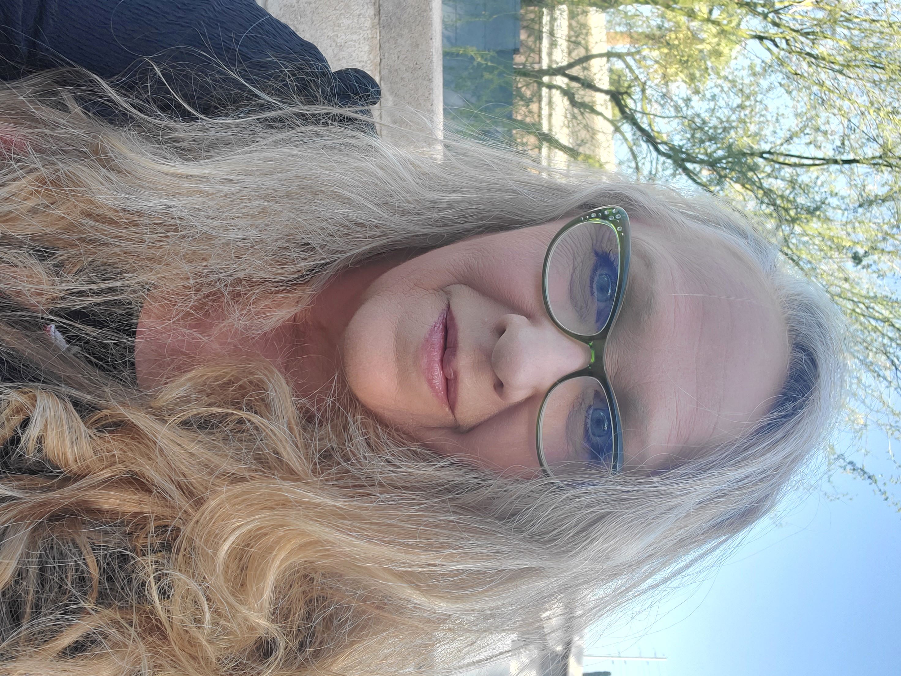 Ms. Deborah Woodard LCSW is a therapist serving AZ.