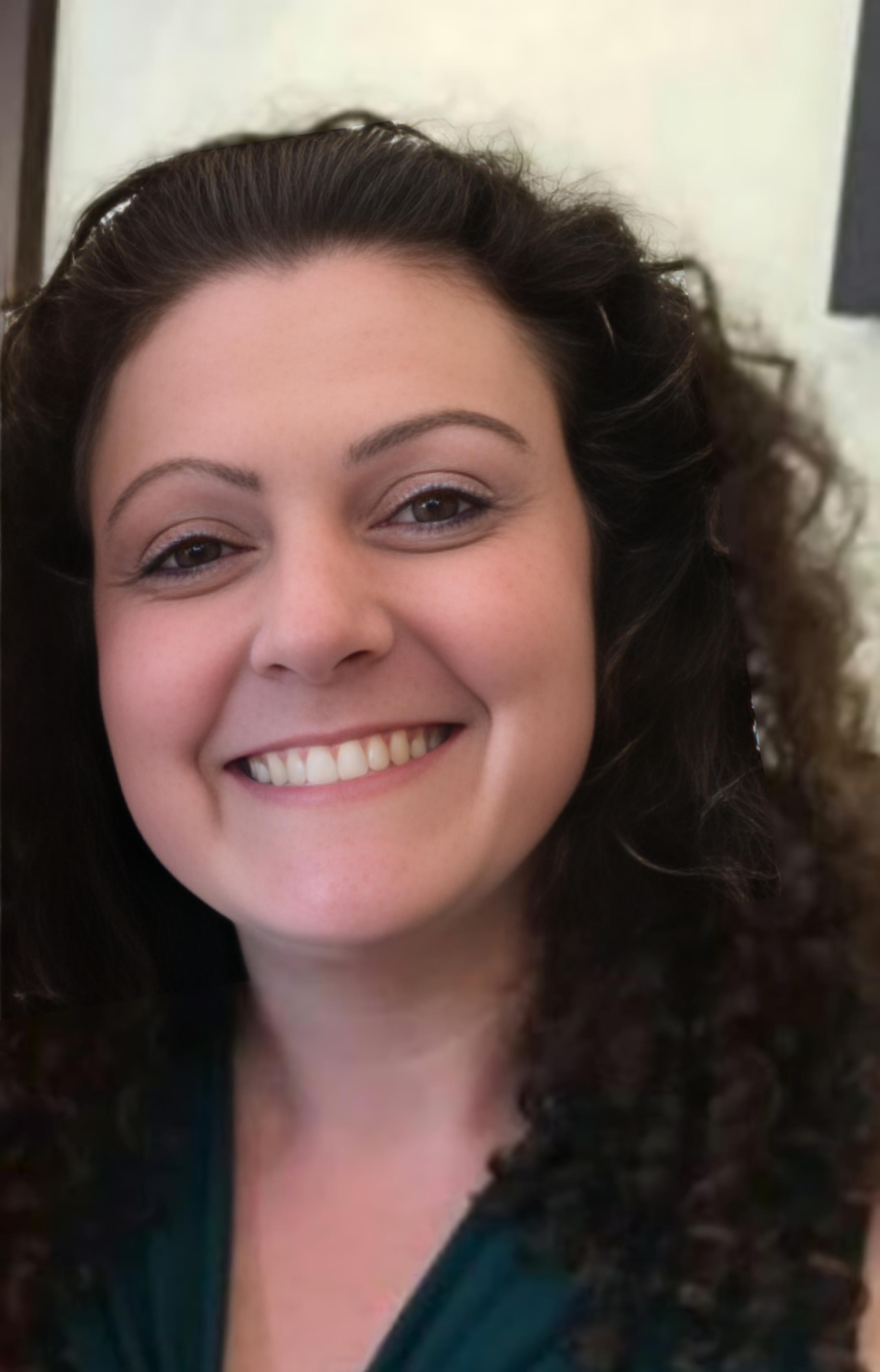 Caroline Gojcz LICSW is a therapist serving RI and MA.