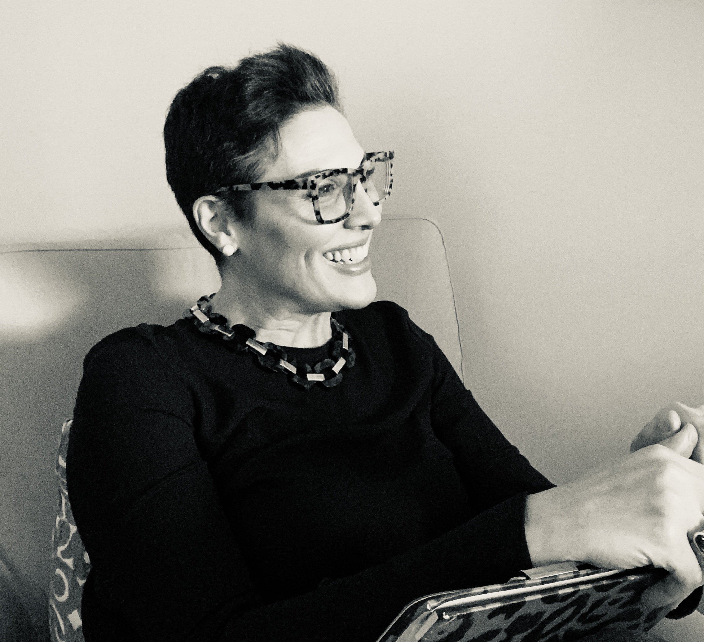 Mrs. MICHELE ROSARIO LCSW is a therapist serving PA.