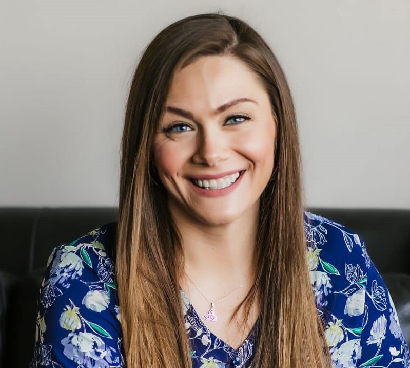 Lisa Cody LCSW is a therapist serving IL and FL.