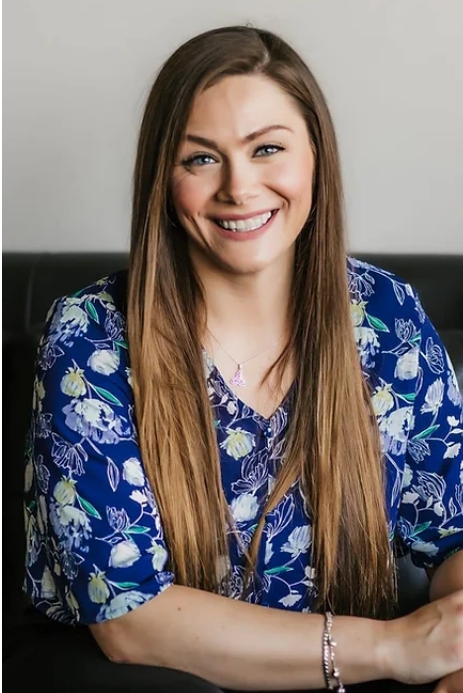 Lisa Cody LCSW is a therapist serving IL and FL.