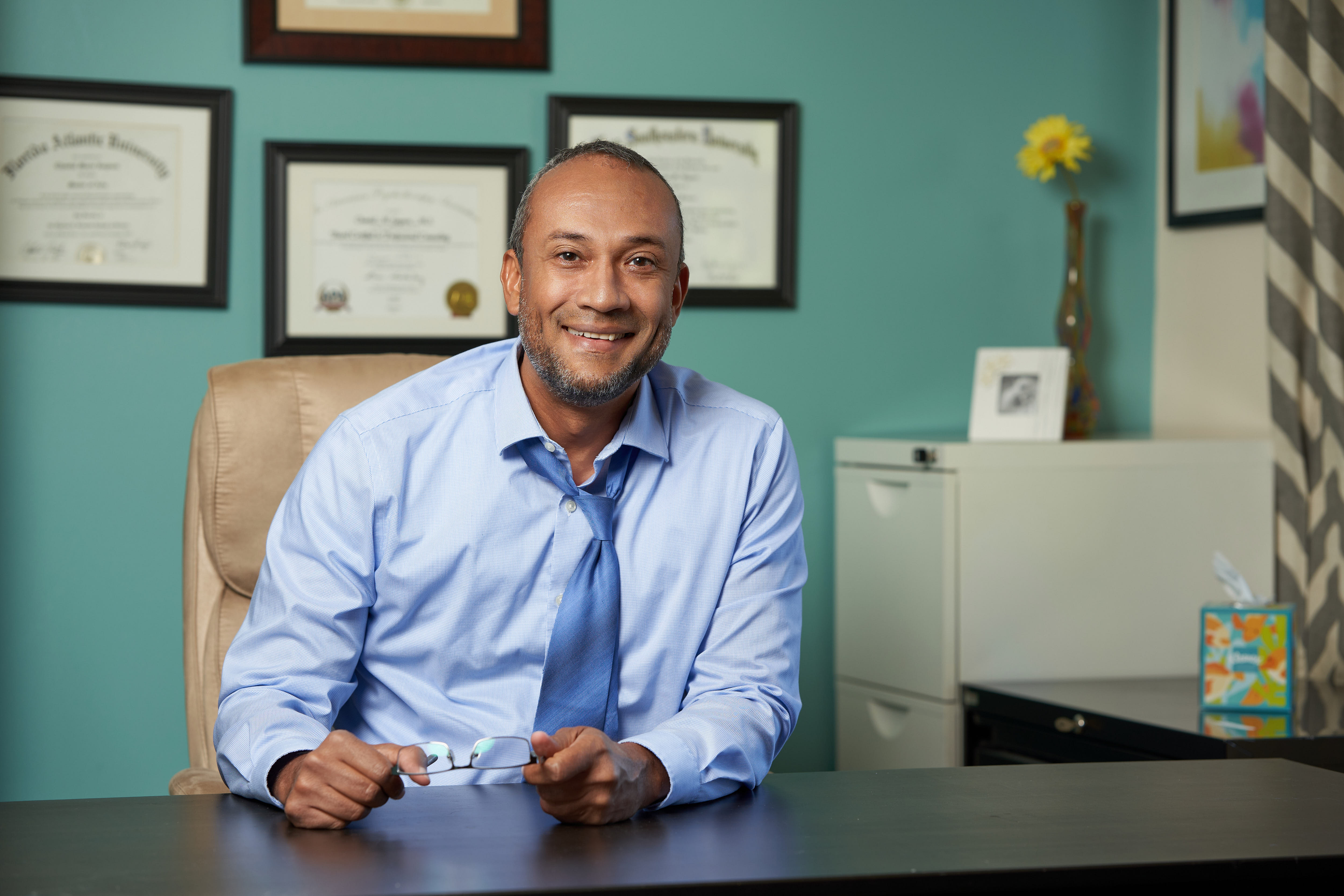 Dr. Philippe Carrie MD is a therapist serving FL.