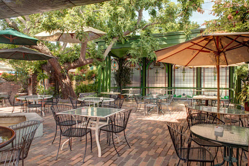 Backstreet - Campus Riverside