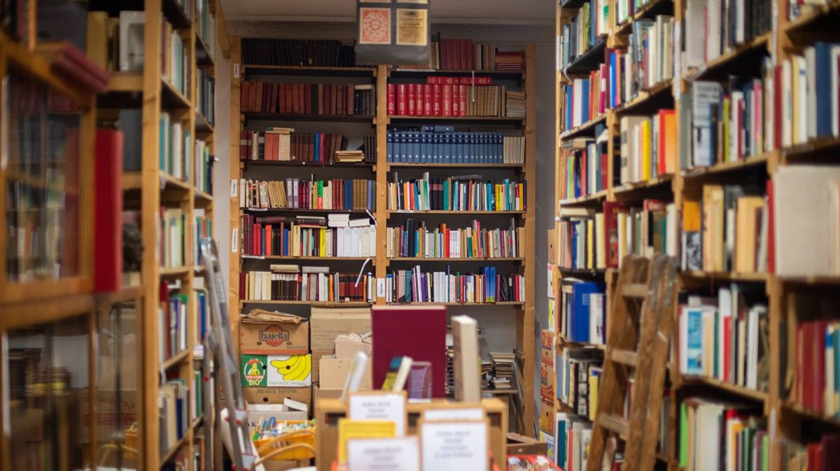 How to Support Local Bookstores Online