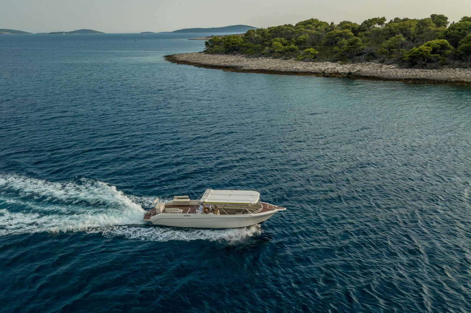 Descubra el lado sur de la isla de Hvar, las islas Pakleni y una bodega ...