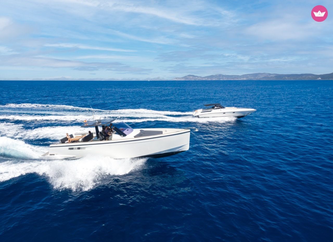 Full-day tour from Ibiza to Es Vedrá with stops at beach clubs - Click&Boat