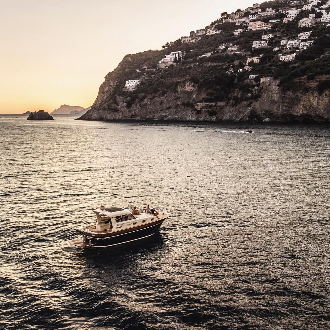 Κρουαζιέρα στο ηλιοβασίλεμα στο Κάπρι: Απεριτίφ στη θάλασσα 3:00 π.μ ...