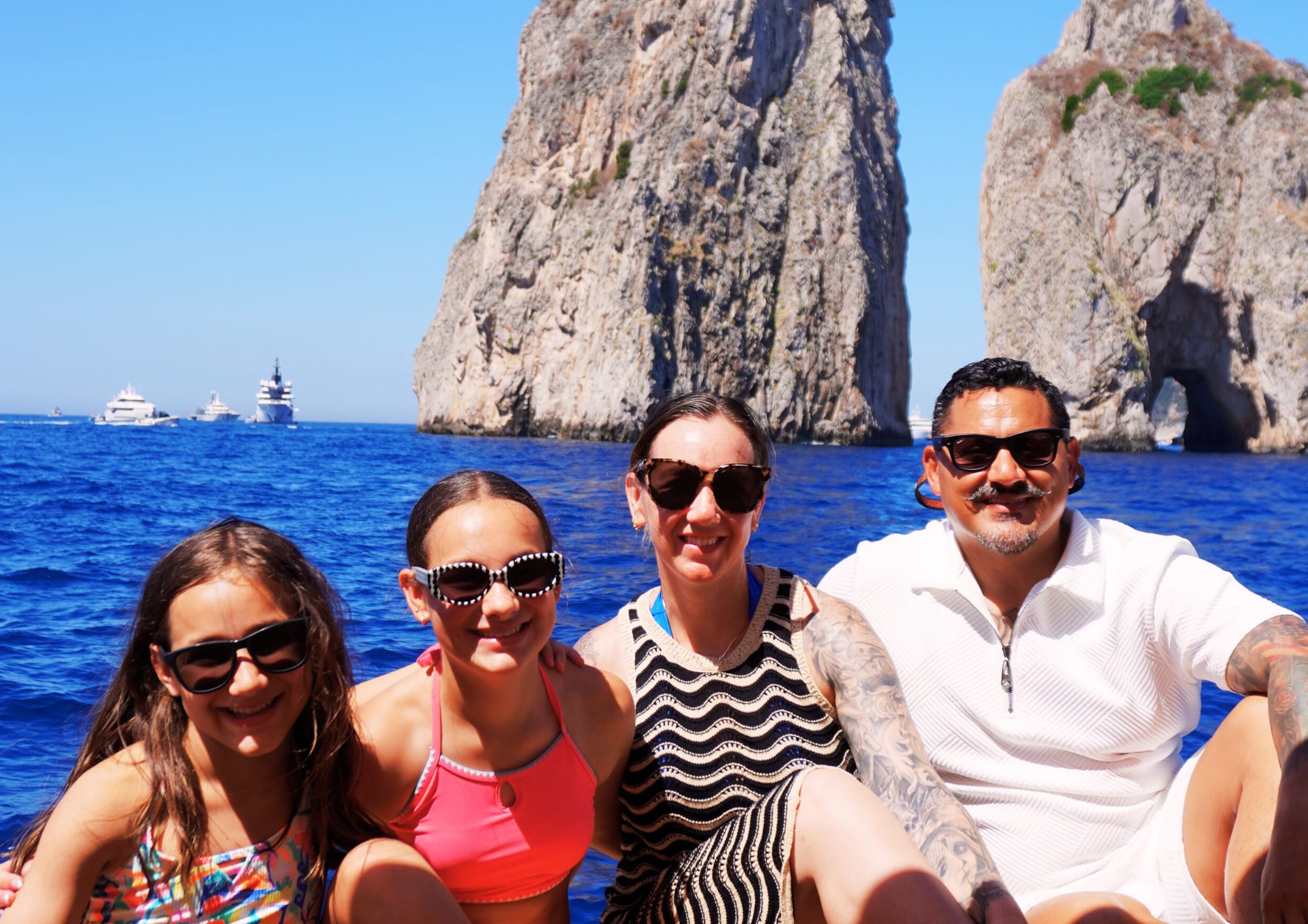 Capri : Excursion privée en bateau de 7 h avec boissons et temps libre ...