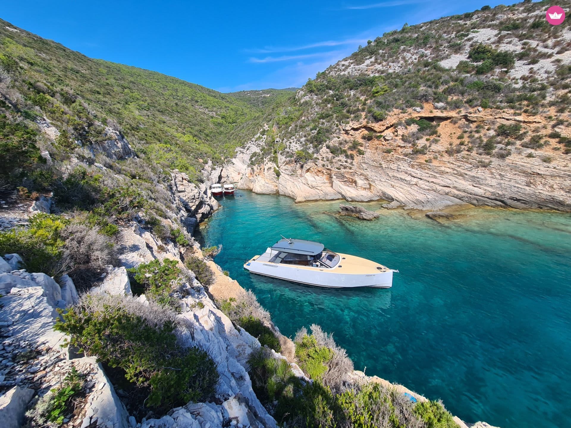 Hvar: Private Blue Cave and Vis Speedboat Tour - Click&Boat