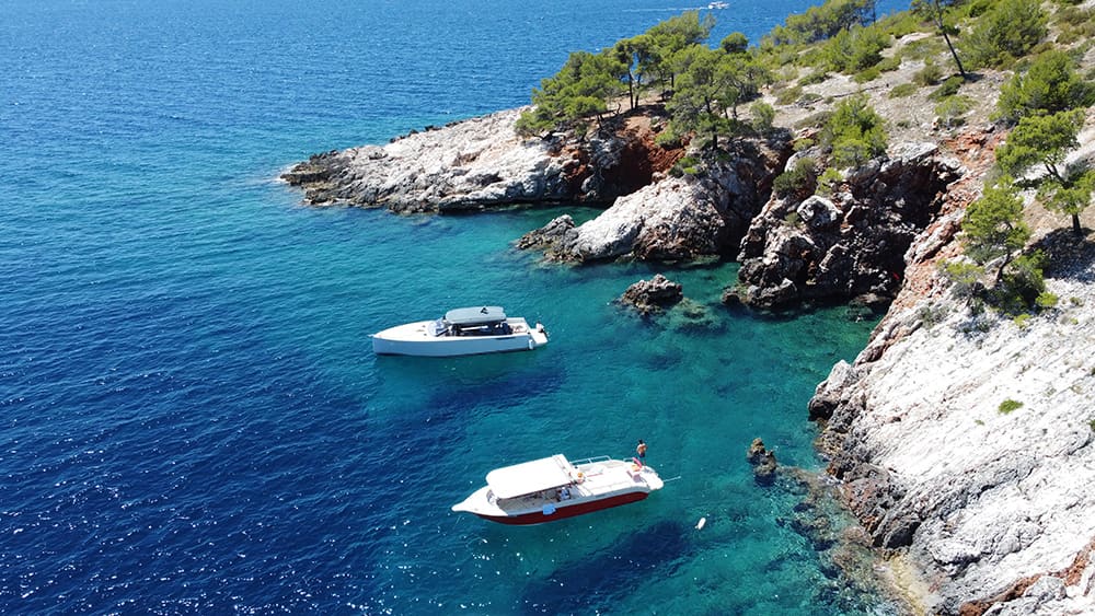Recorrido privado en lancha rápida por Red Rocks, Hvar Sur y las islas ...