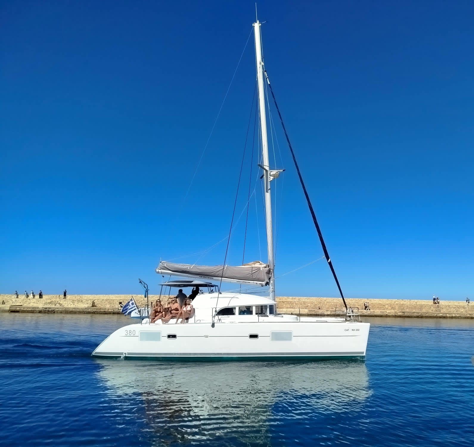 Excursiones de un día en catamarán desde el puerto veneciano de Chania ...