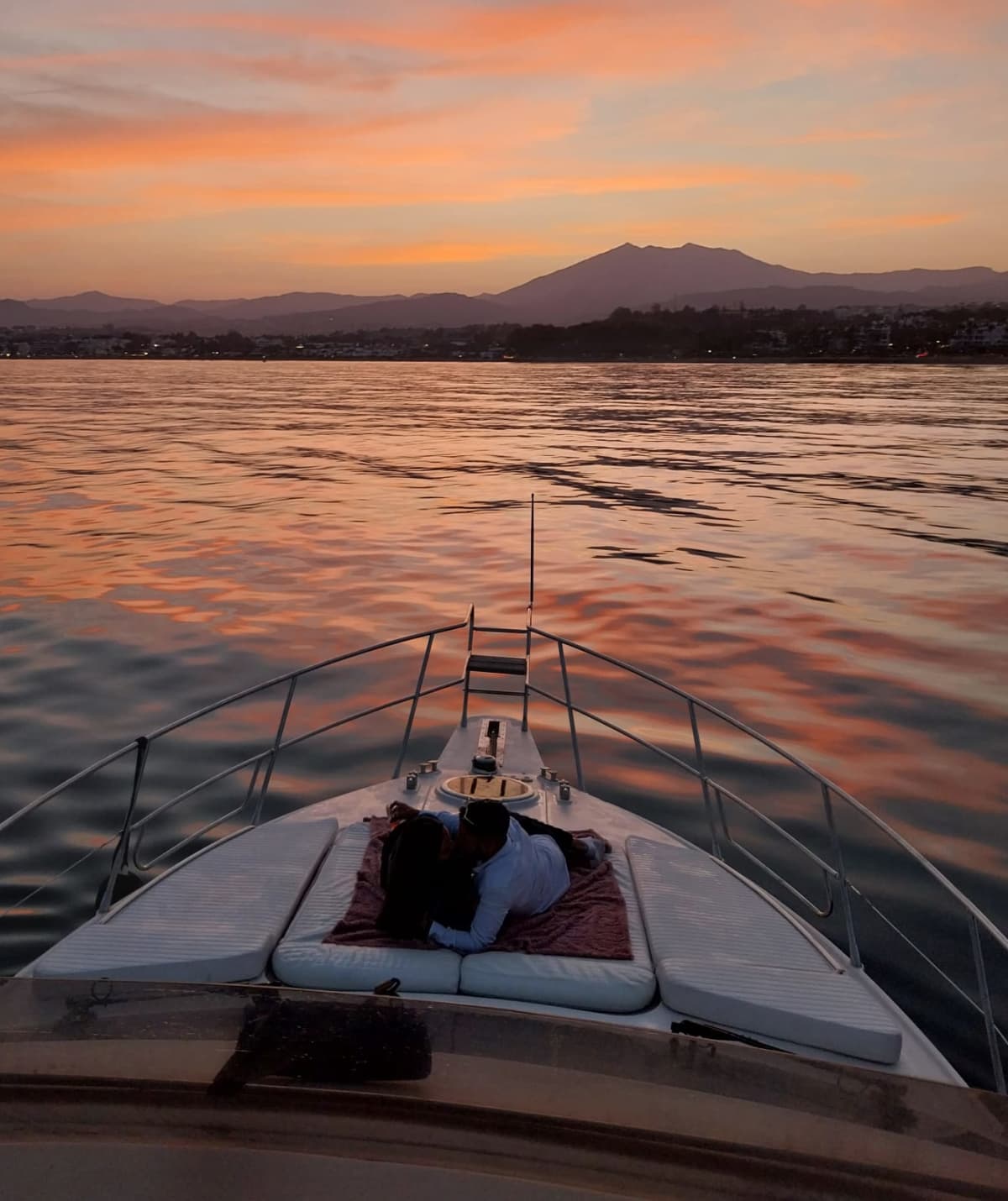 Mediterranean Sea crossing at dawn - Click&Boat