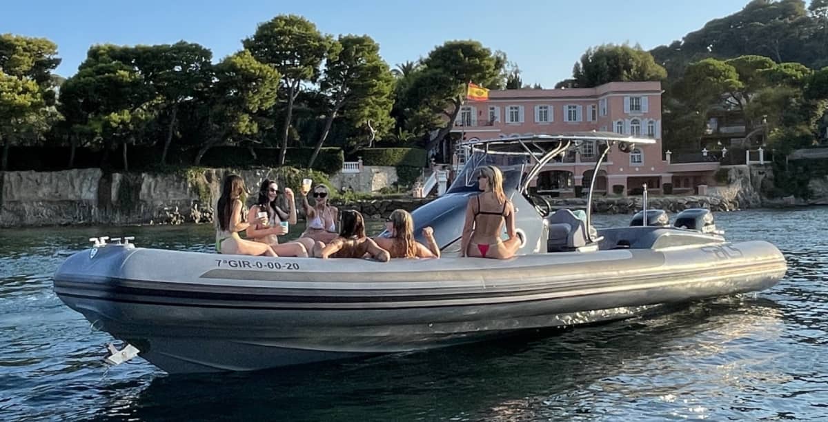 4 h to discover Beaulieu-sur-Mer in a motor boat - Click&Boat