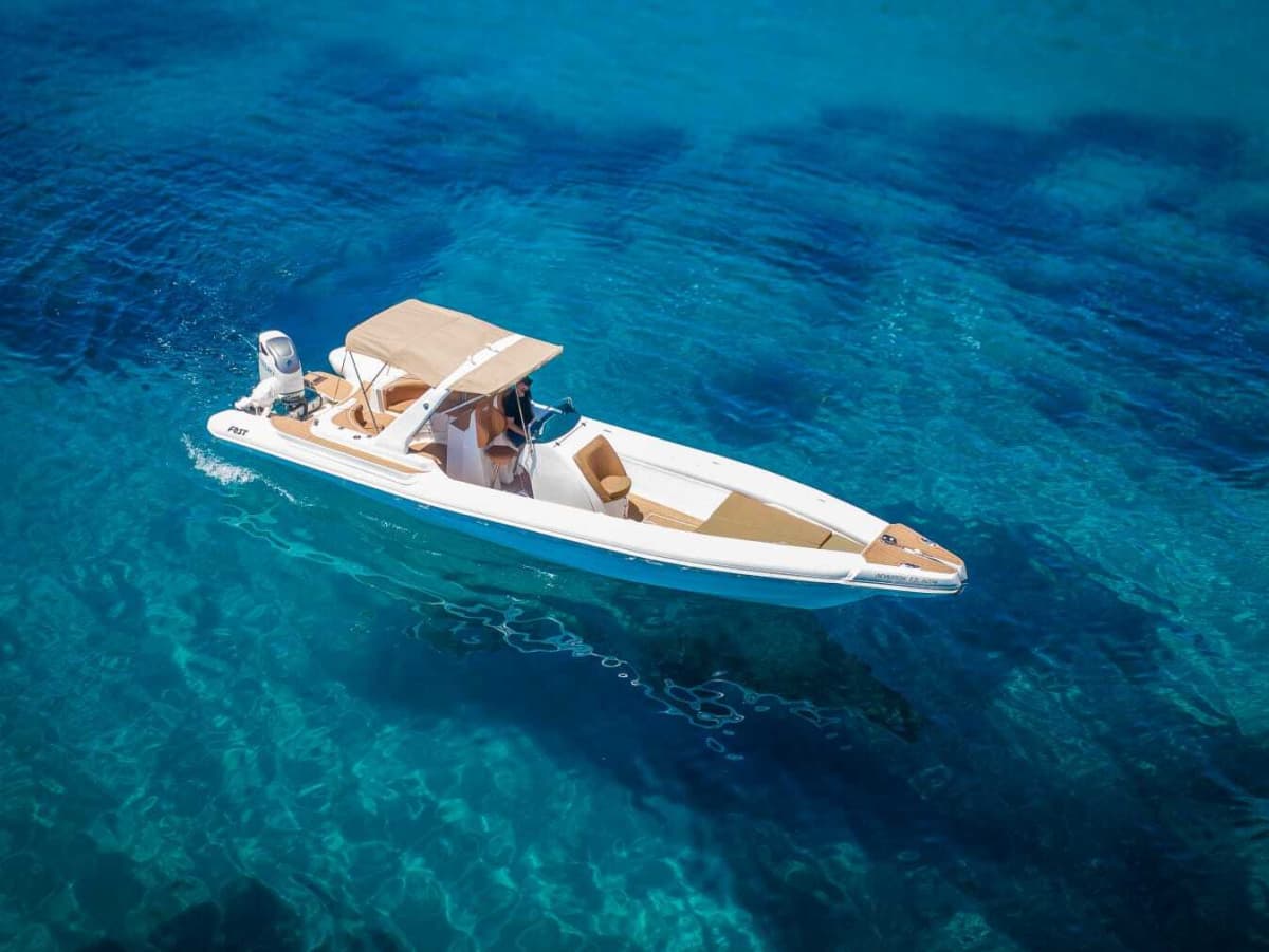 Découvrez Sifnos à bord d'un semi-rigide blanc pendant 5 heures - Click ...