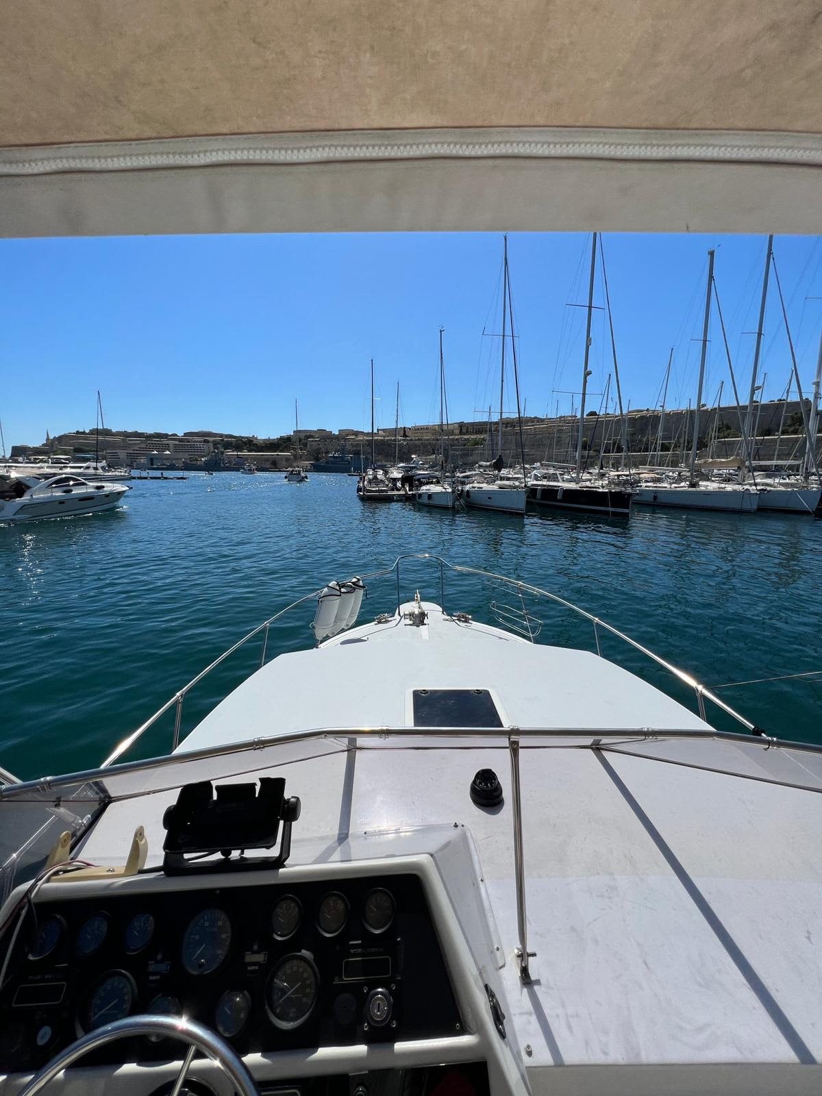 Crociera di un'intera giornata: Comino, Gozo e le grotte nascoste di ...