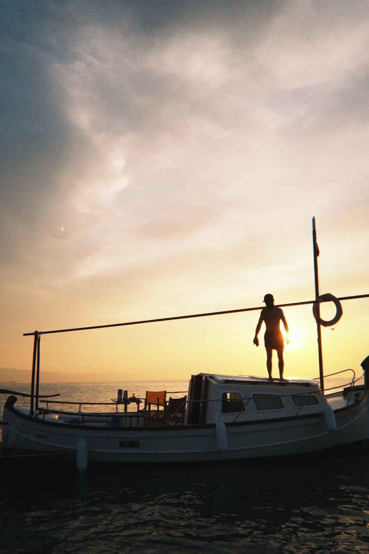 Start your day by having breakfast at dawn with Barcelona at your feet ...