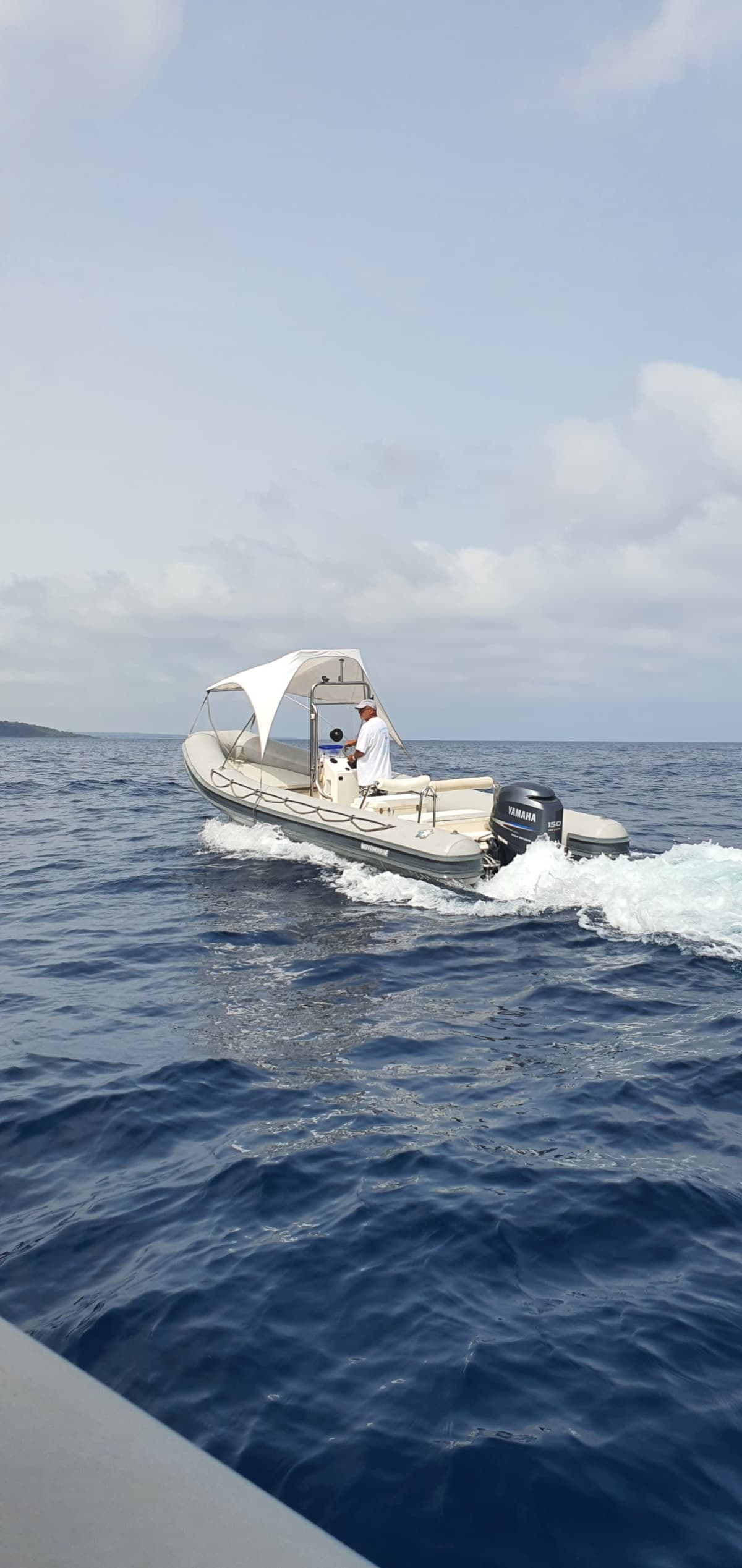 BOAT WITH SUNROOF WITH SKIPPER TO VISIT GOLFO DI OROSEI - Click&Boat
