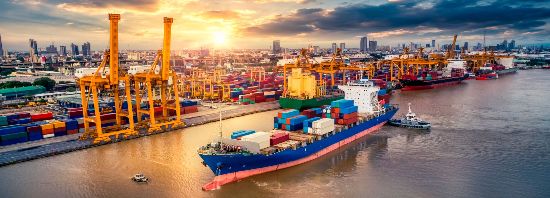 Business-at-sea-shipping-containers