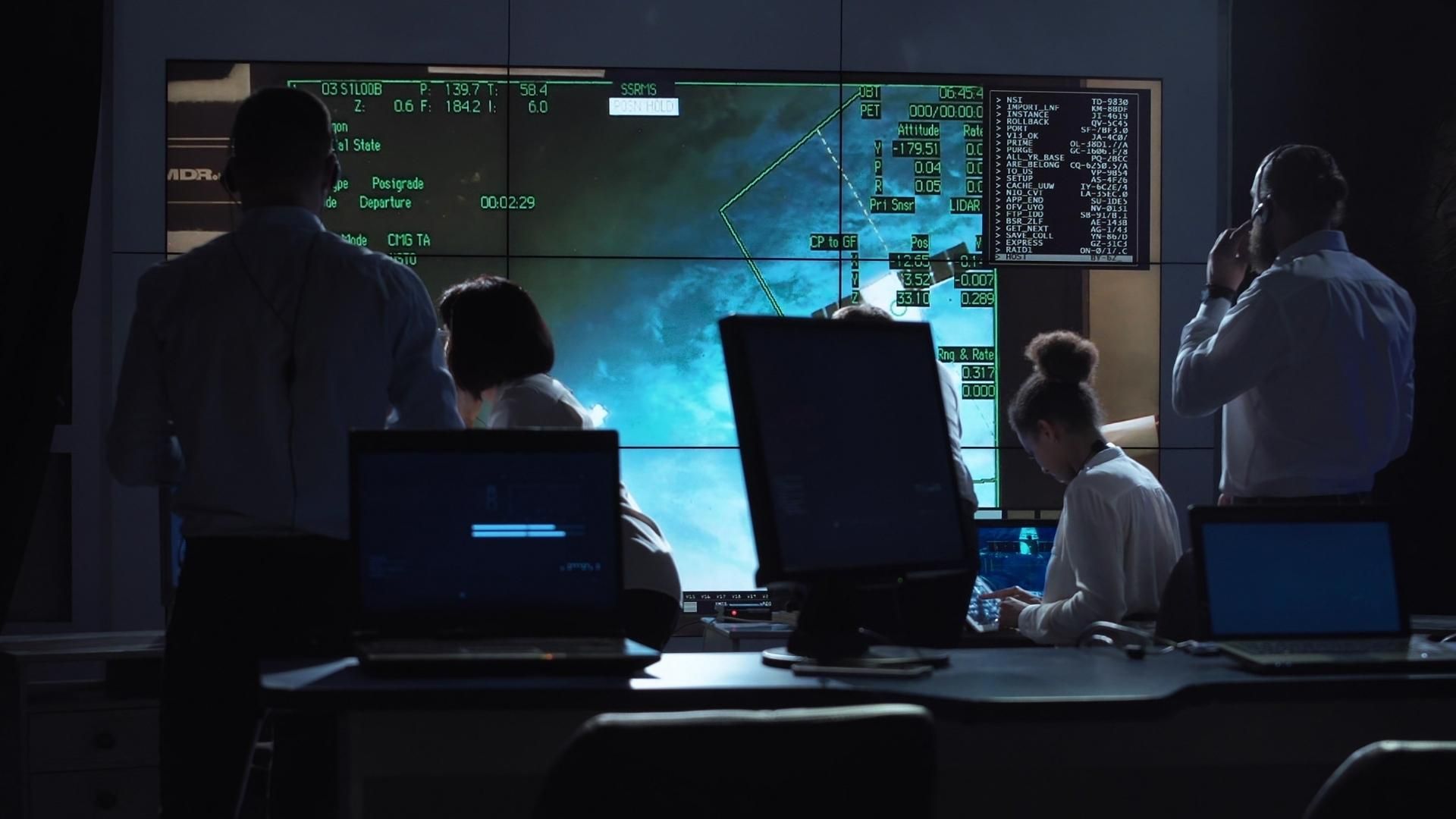 Single or multiband satellite connectivity