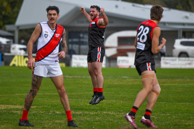 Hungry Gulls rattle Redlegs