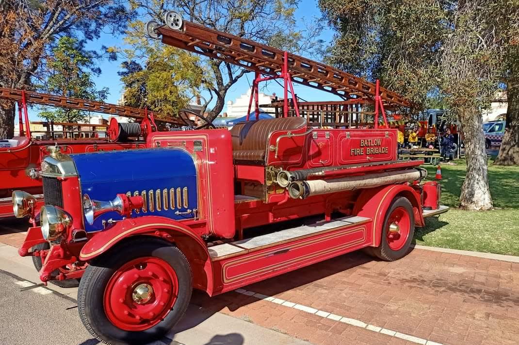 Thousands converge on Coolamon for fire engine muster
