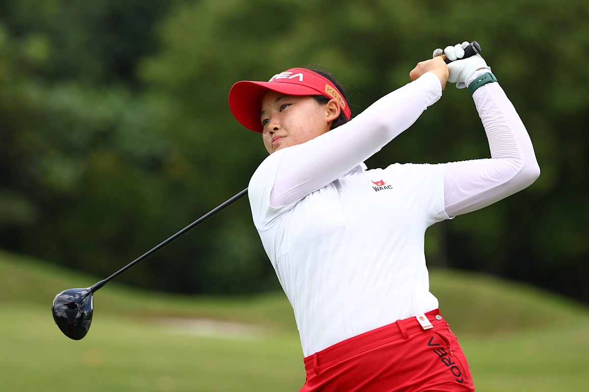 Kim Enjoys Blistering Start in Singapore