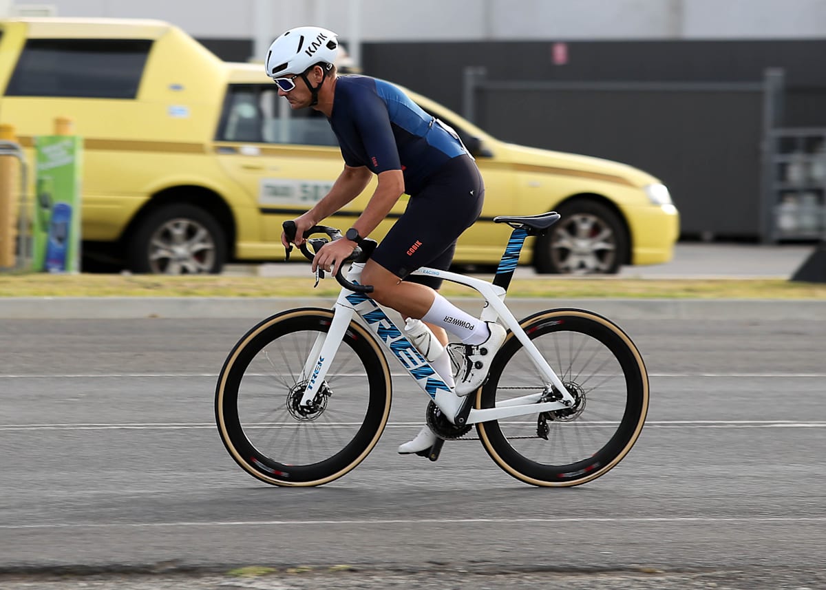 Jones powers to crit win