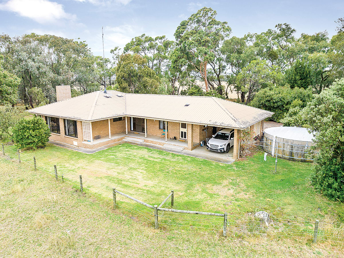 “Springrise” 138 acres of sensational lifestyle grazing land