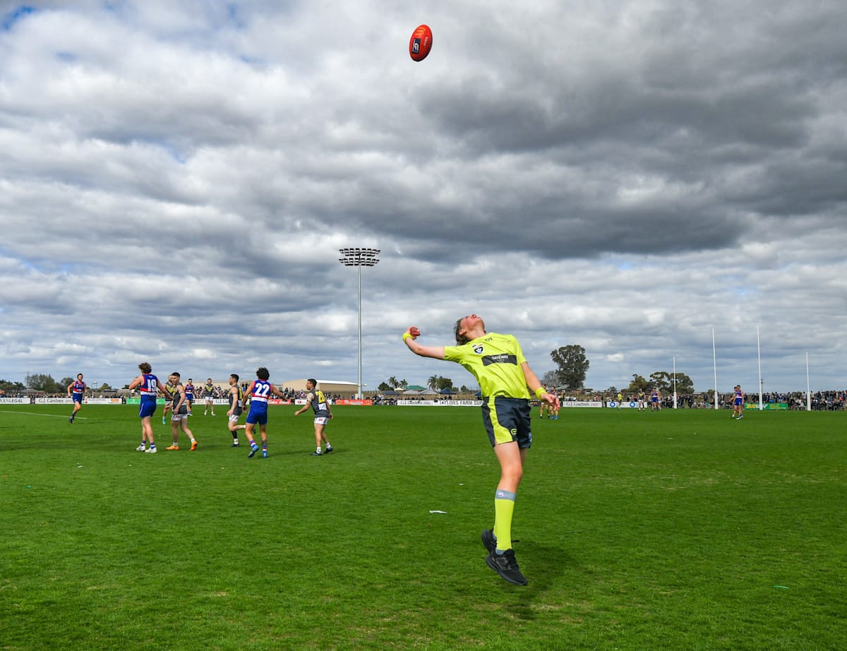 Recruiting drive for footy umpires